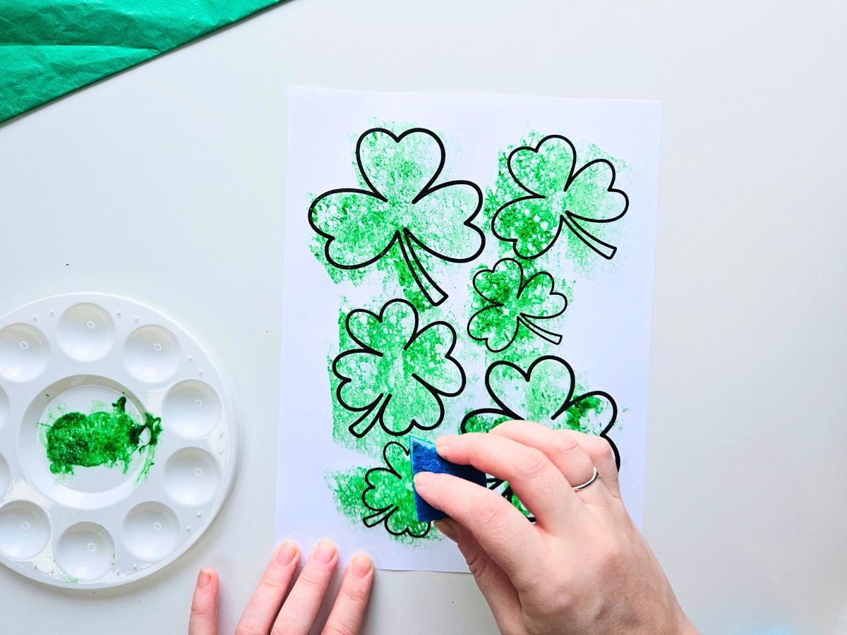 Shamrock Sponge Painting Craft (free St. Patrick's Day Card Templates ...